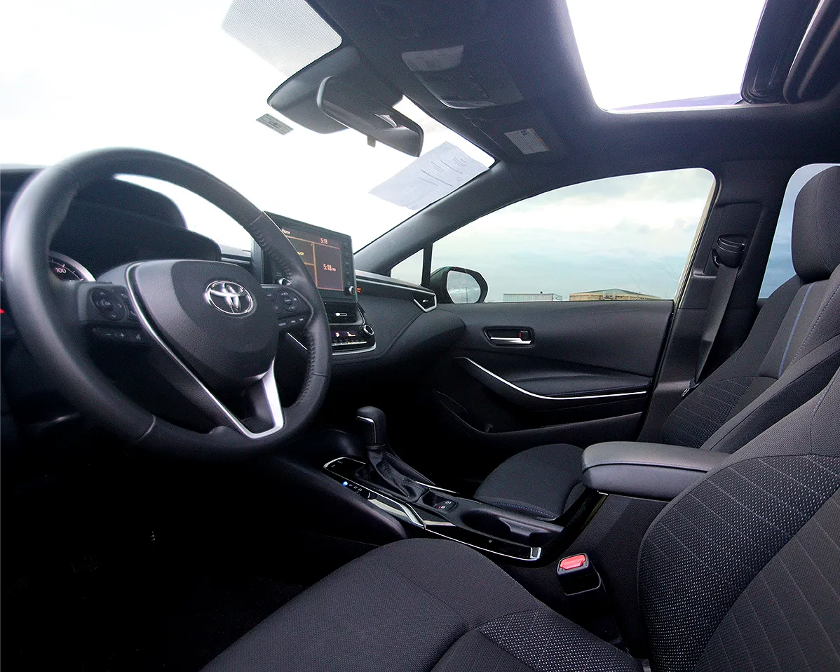 2022 Toyota Corolla SE - Wheels Damar Auto Group